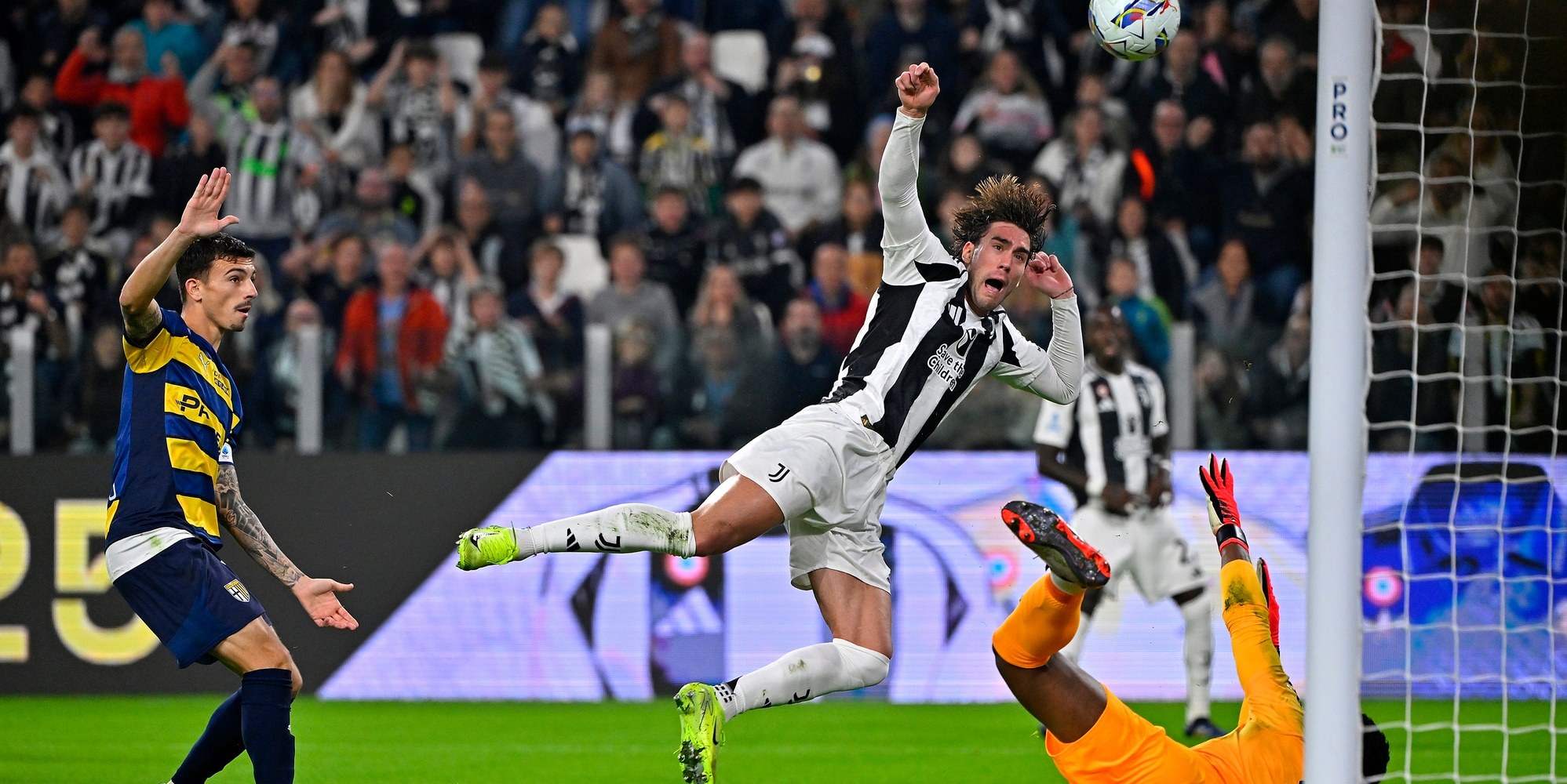 Motta non si capisce, Vlahovic sbaglia tutto: Juve, un punto disperato ...