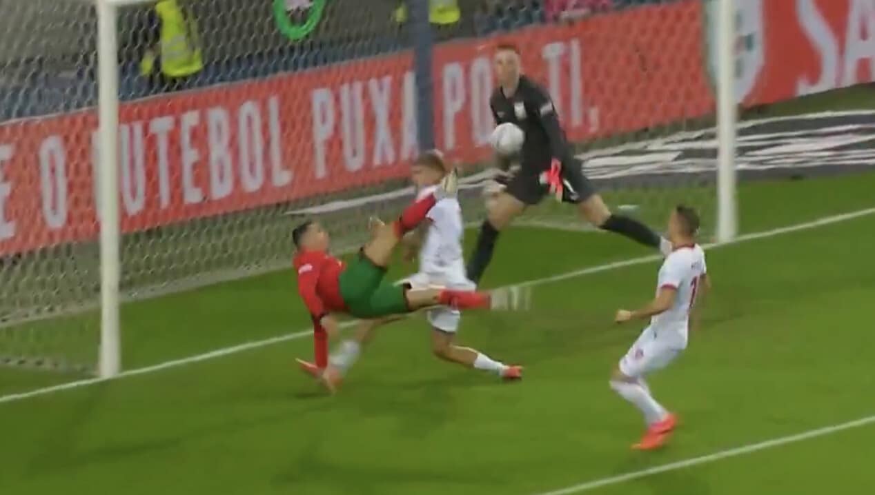 Ronaldo infinito: il gol in rovesciata col Portogallo è un capolavoro
