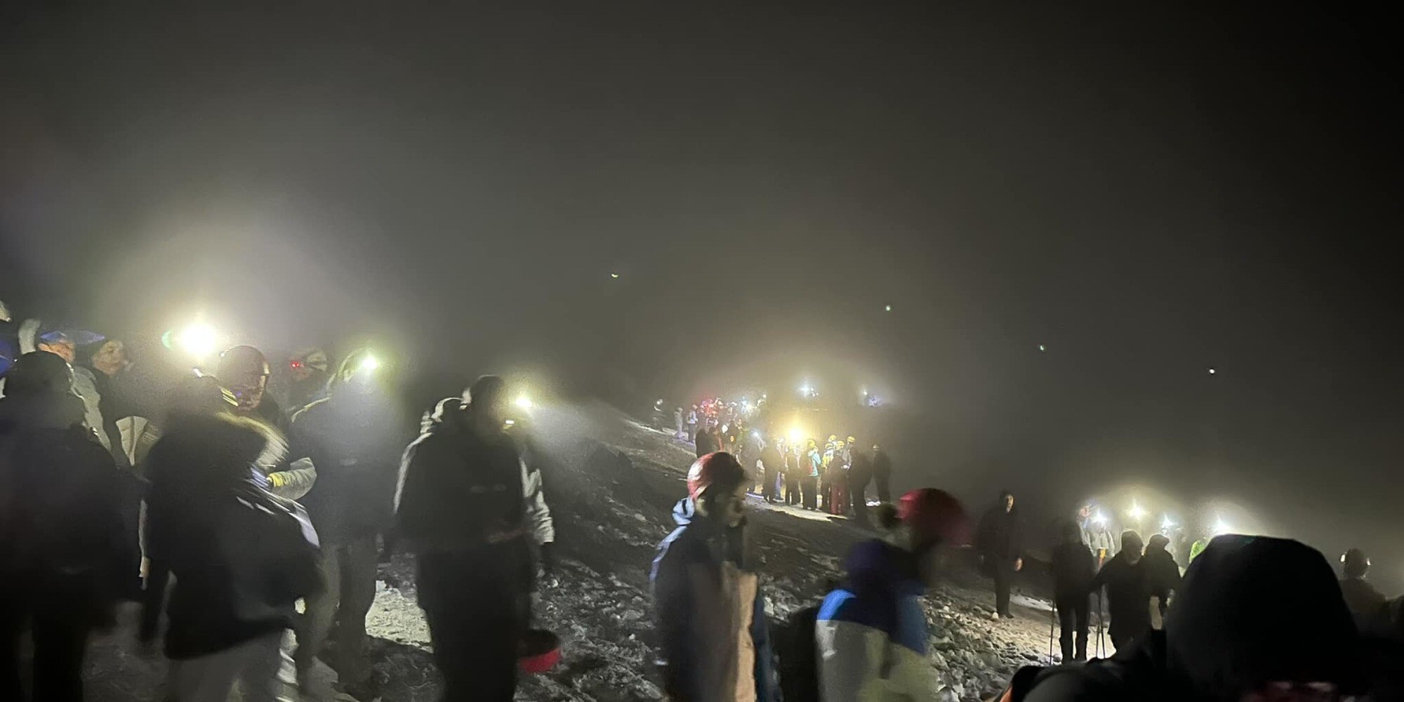L' Etna come Roccaraso, un migliaio di persone sul vulcano