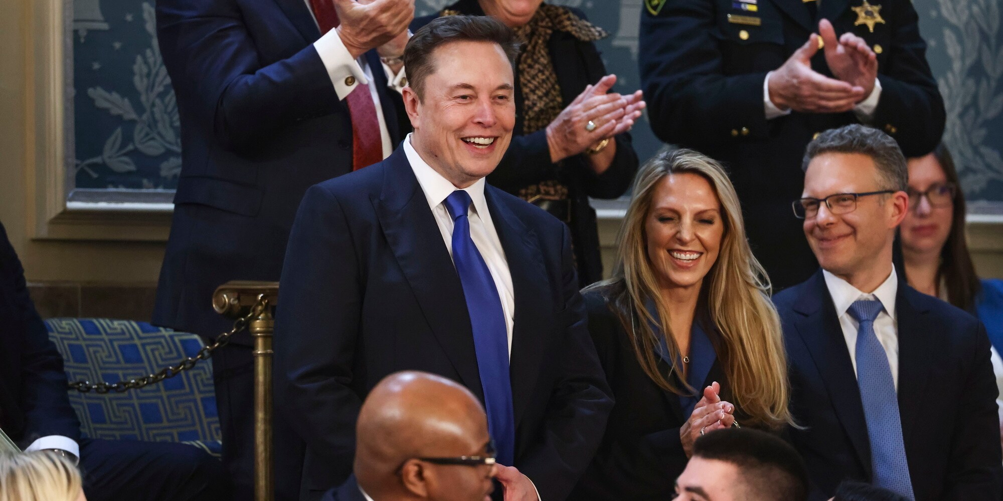 Trump ringrazia Musk, standing ovation e fischi al Congresso