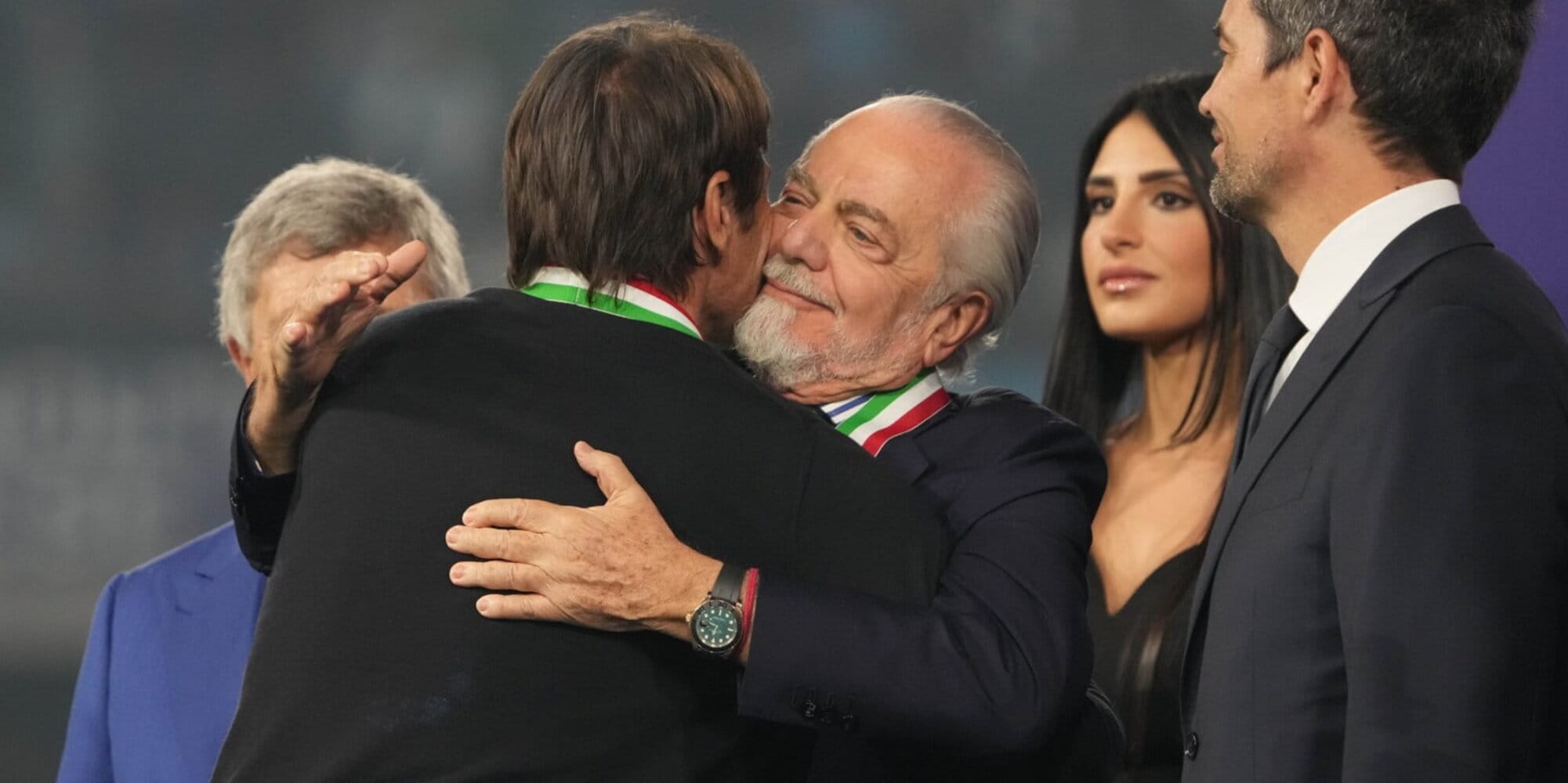 “Non andrai mica alla Juve?”: Conte e la cena con De Laurentiis, il ...