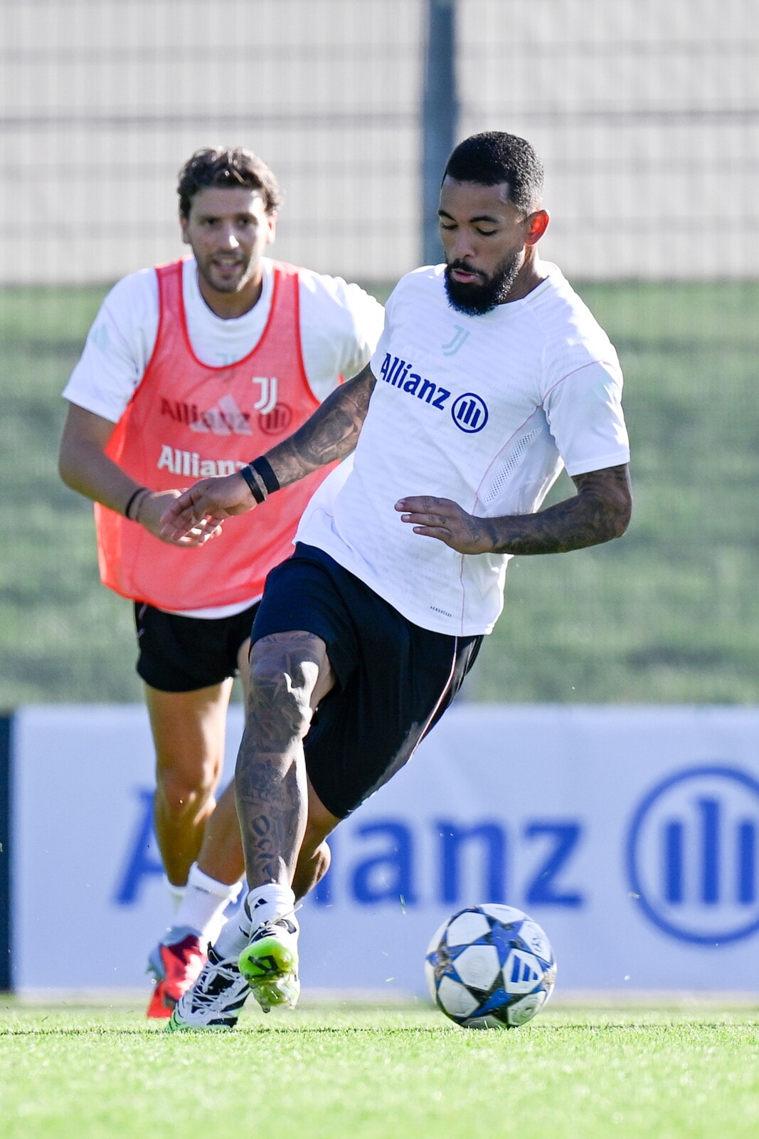 La Juve pronta per il Dortmund: allenamento, nuovo outfit e Scanavino ...