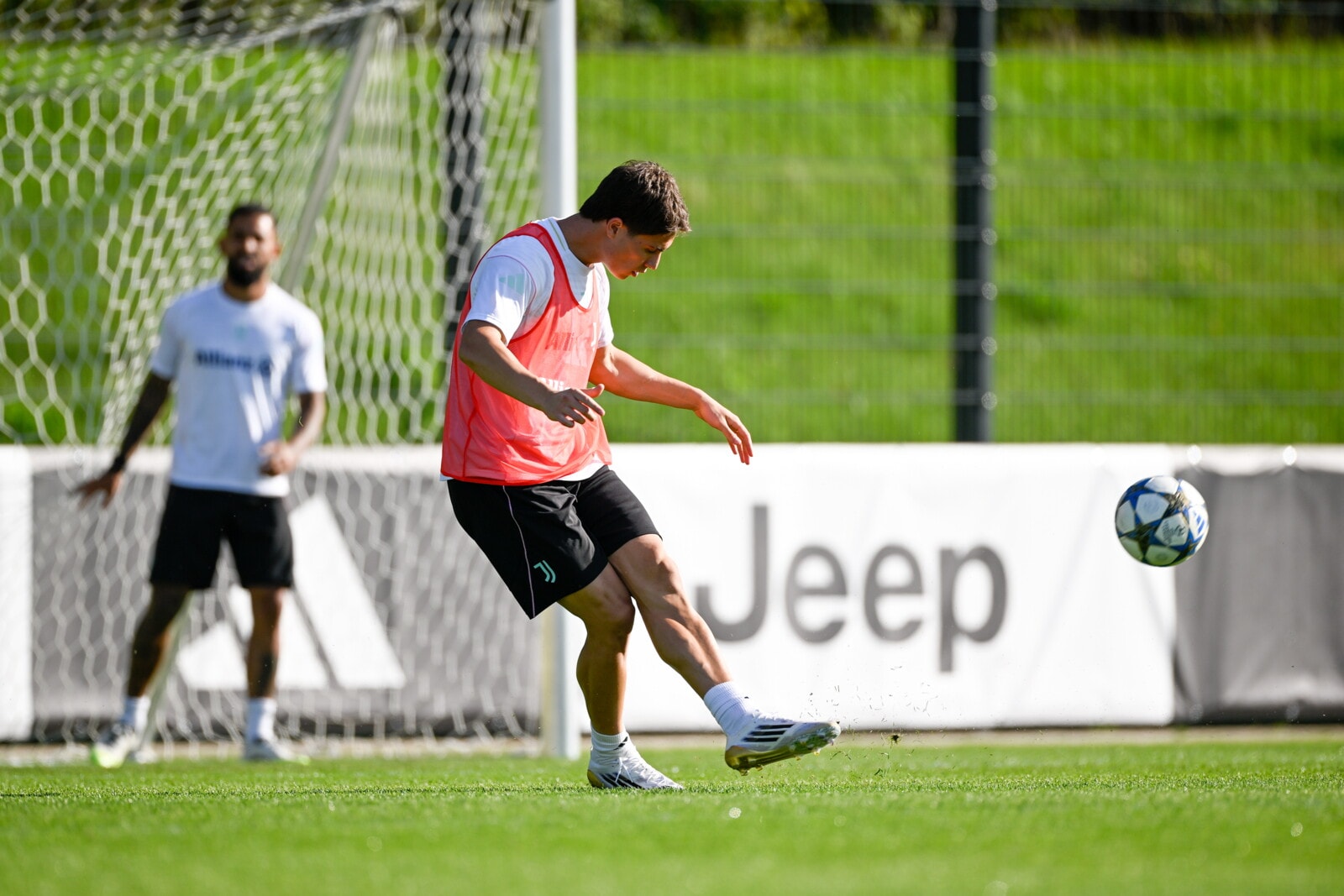 La Juve pronta per il Dortmund: allenamento, nuovo outfit e Scanavino ...