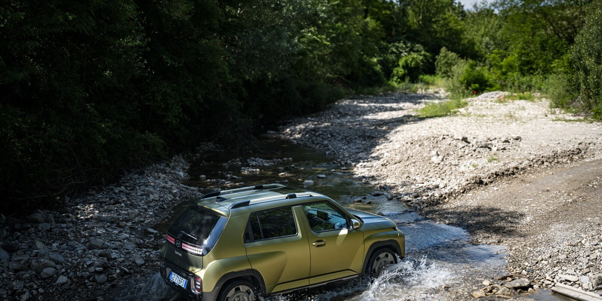 Hyundai INSTER cross: test drive sul Garda tra autonomia e modularità ...