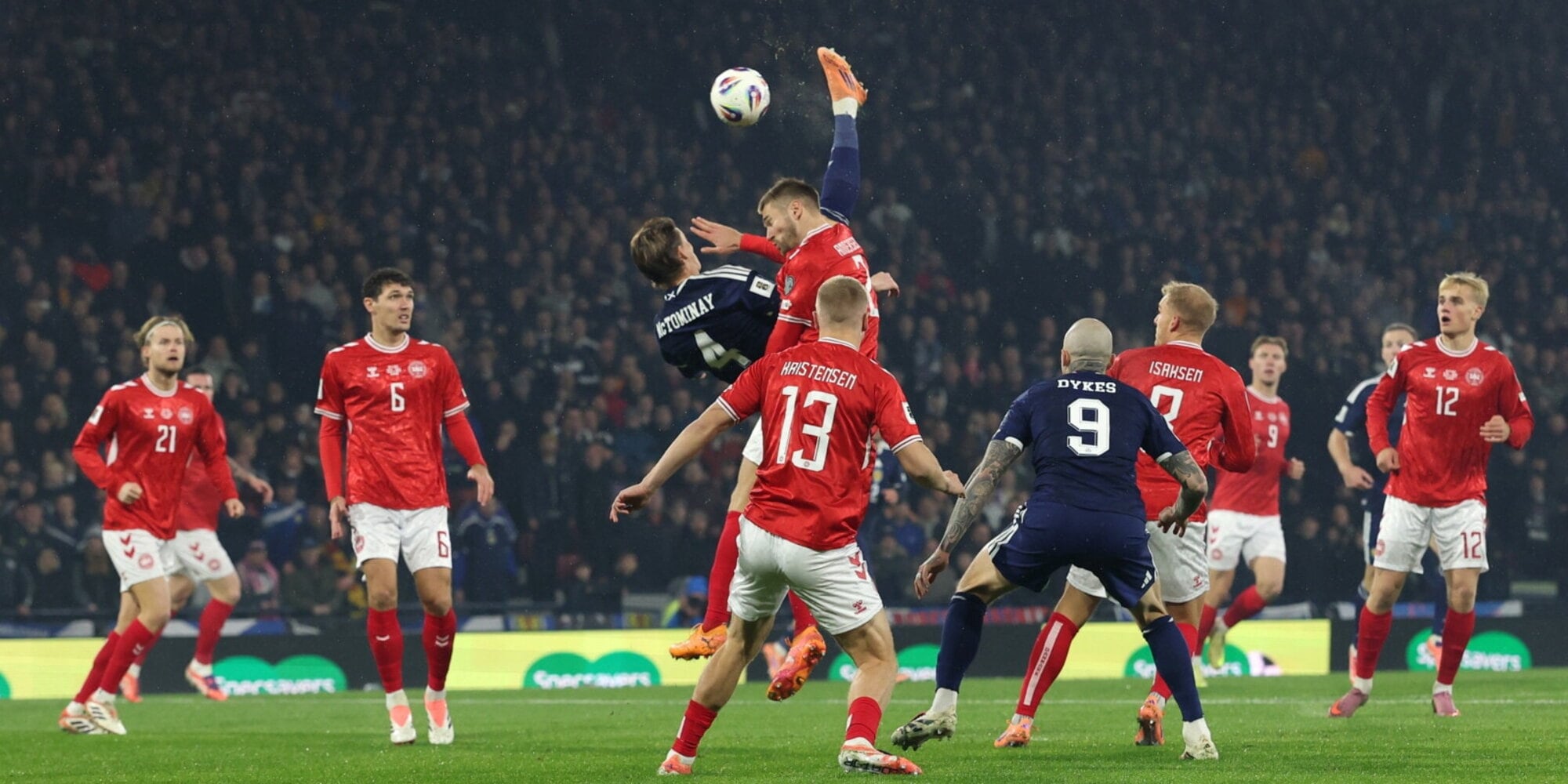 McTominay meglio di Cristiano Ronaldo: la rovesciata da sogno batte il ...