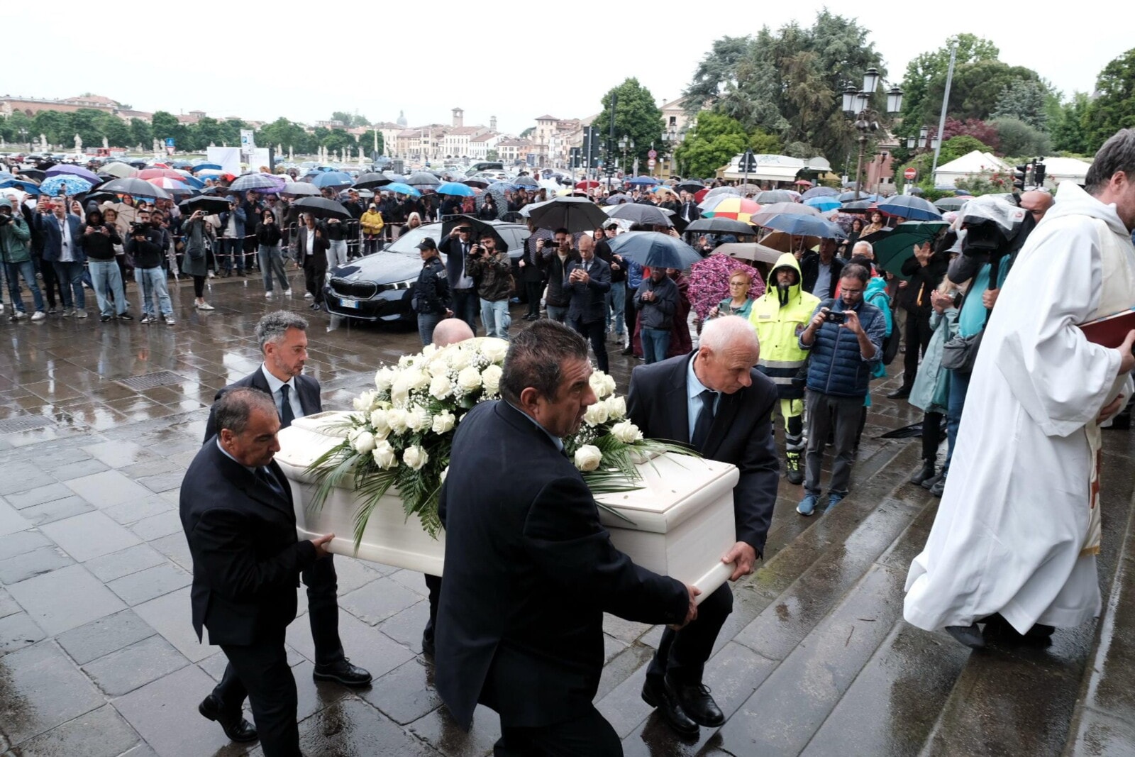 Funerali Zanardi, le immagini dell'ultimo saluto al campione