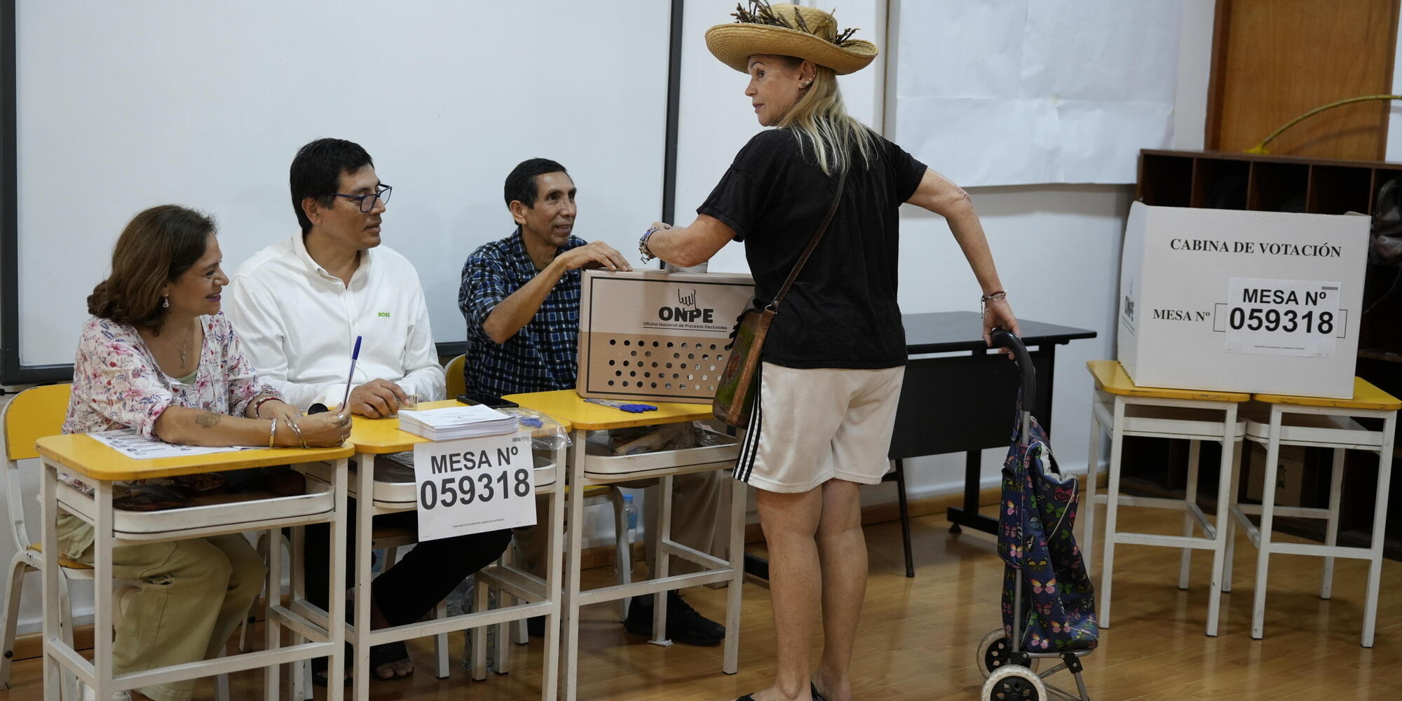 Exit poll, in Perù testa a testa tra Fujimori e Sanchez
