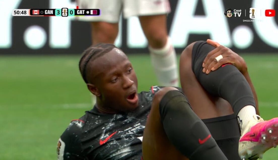 Kone shock, si spezza la gamba dopo un fallo: David e il Canada in lacrime