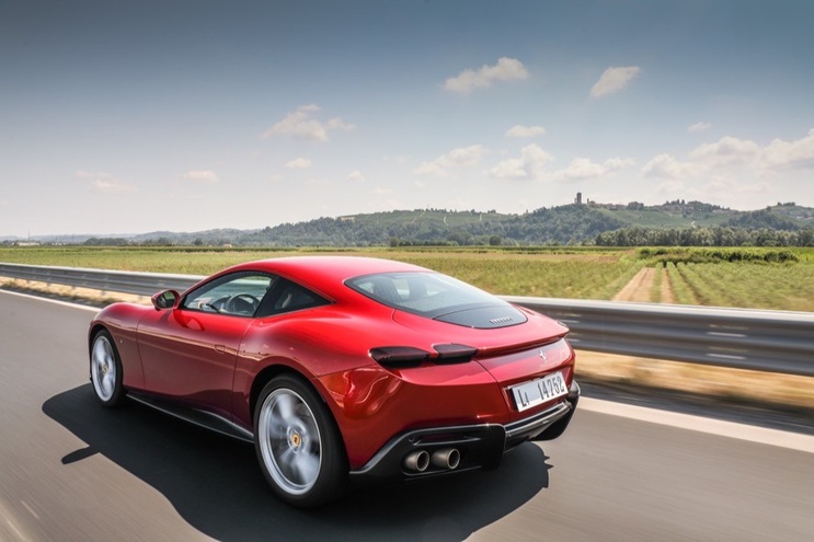 Nuova Ferrari Roma, le immagini del test drive