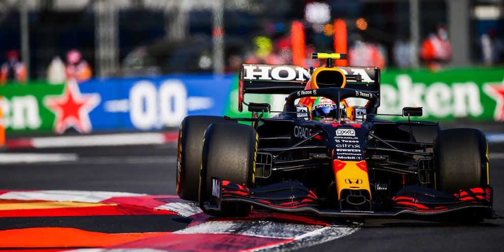 F1, Gp Messico: Perez guida le terze libere davanti a Verstappen, Sainz 5°