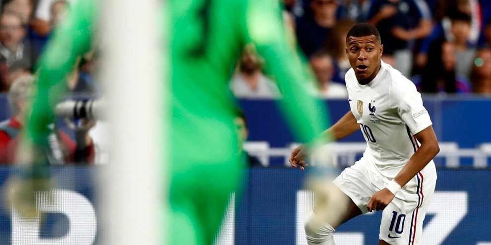 Mbappe aggiusta la mira: "Voglio la Champions League e il trono del gol"