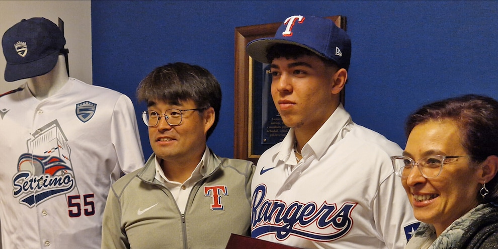 Williams Wong firma con la franchigia americana di Major League Texas ...