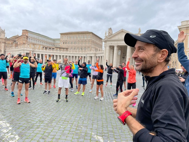 Roma, allenamento in San Pietro per l'Acea Run Rome The Marathon