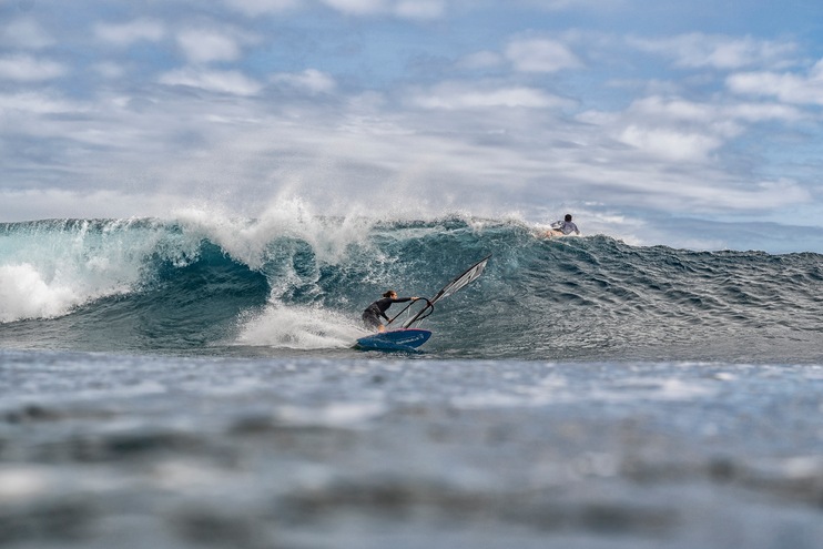 Federico Morisio batte il campione del mondo di windsurf wave alle Fiji