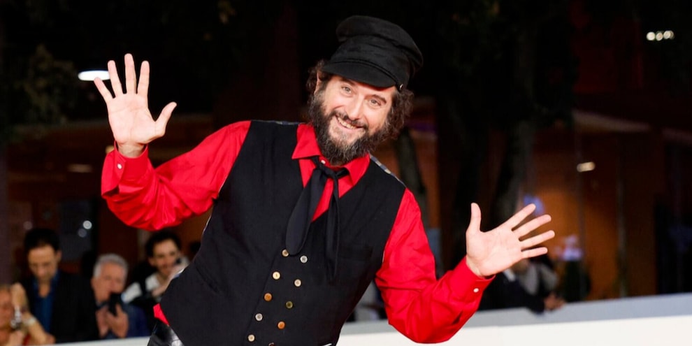 Vinicio Capossela tra musica e calcio: "L'incontro con Gigi Riva e il ...